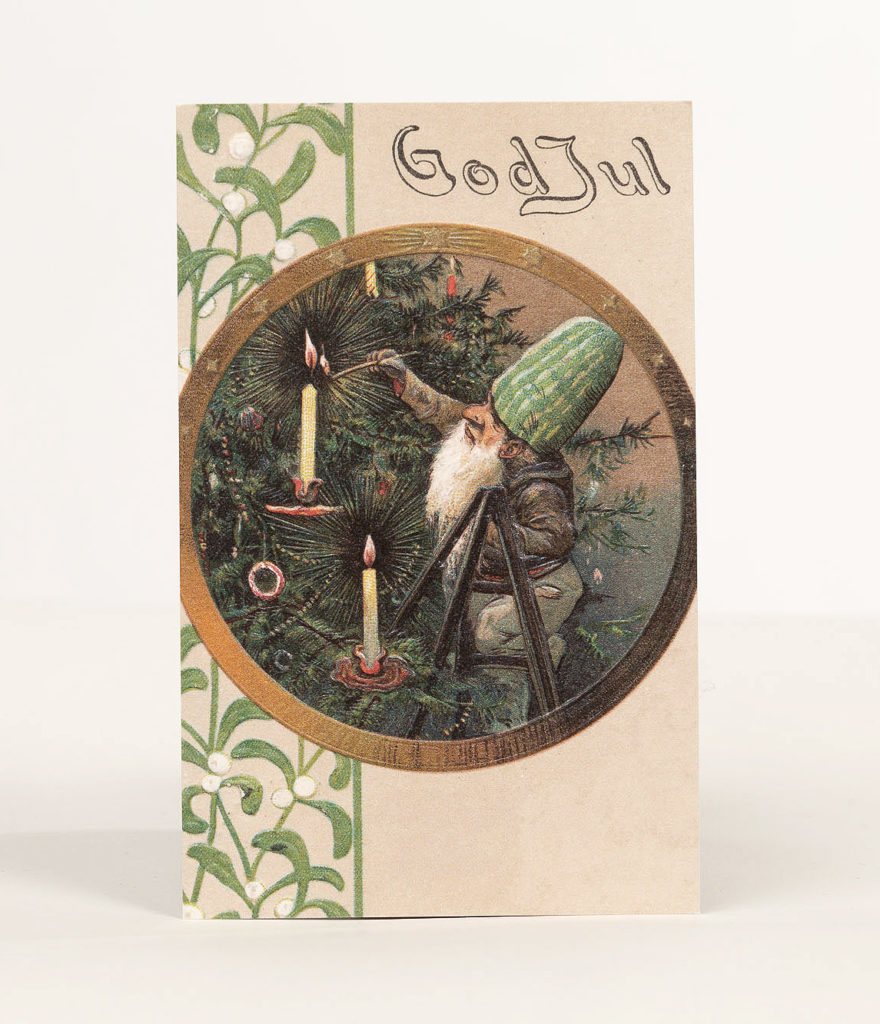 God Jul med tomte som tänder ljus - Vykort - Postmuseum